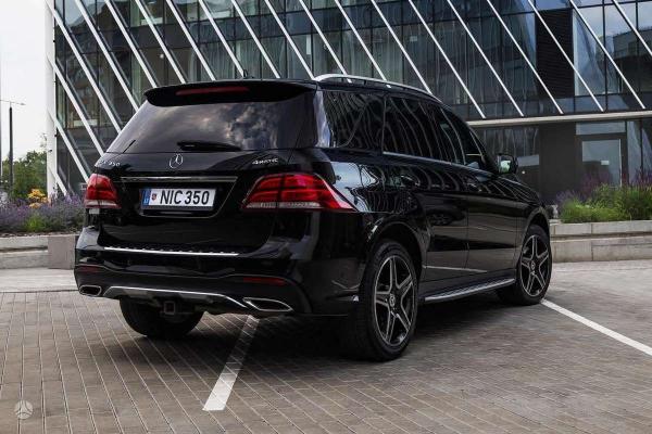 Black Mercedes-Benz GLE 350 2017 in Vilnius, with an engine capacity of 3.50 L and mileage of 278 thousand km for 20500 €, photo 4 on AUTOMOTO.COM.LV