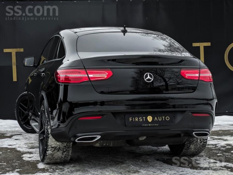 Melns Mercedes-Benz GLE 350 2017 Tukums, ar dzinēja tilpumu 3.00 L un nobraukumu 135 tūkst. km par 33990 €, foto 3 vietnē AUTOMOTO.COM.LV