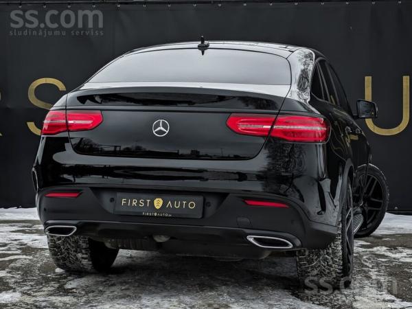 Black Mercedes-Benz GLE 350 2017 in Tukums, with an engine capacity of 3.00 L and mileage of 135 thousand km for 33990 €, photo 4 on AUTOMOTO.COM.LV