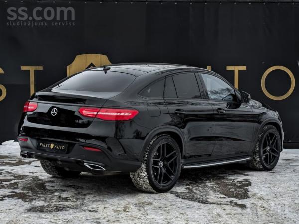 Black Mercedes-Benz GLE 350 2017 in Tukums, with an engine capacity of 3.00 L and mileage of 135 thousand km for 33990 €, photo 5 on AUTOMOTO.COM.LV