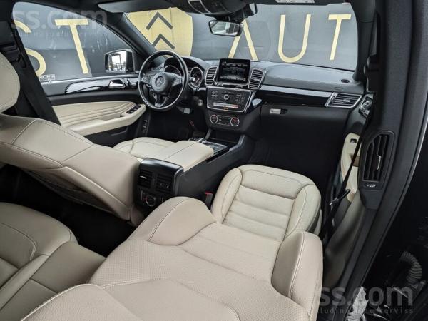 Black Mercedes-Benz GLE 350 2017 in Tukums, with an engine capacity of 3.00 L and mileage of 135 thousand km for 33990 €, photo 6 on AUTOMOTO.COM.LV
