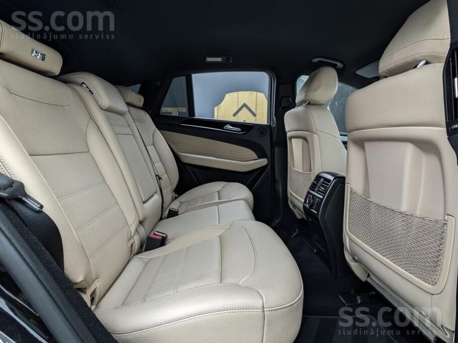 Melns Mercedes-Benz GLE 350 2017 Tukums, ar dzinēja tilpumu 3.00 L un nobraukumu 135 tūkst. km par 33990 €, foto 9 vietnē AUTOMOTO.COM.LV