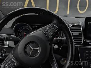 Melns Mercedes-Benz GLE 350 2017 Tukums, ar dzinēja tilpumu 3.00 L un nobraukumu 135 tūkst. km par 33990 €, foto 16 vietnē AUTOMOTO.COM.LV