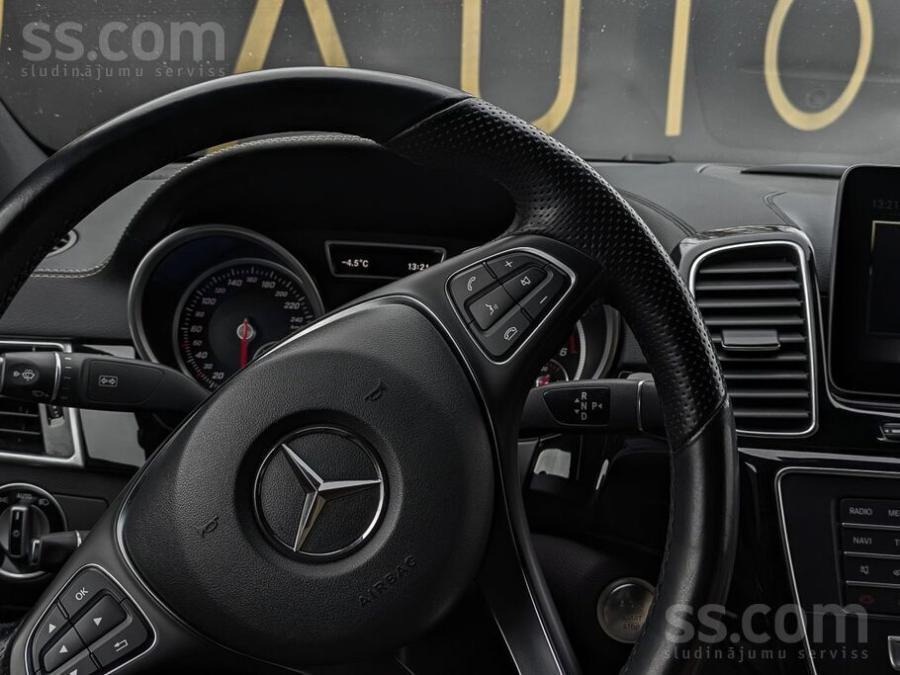 Melns Mercedes-Benz GLE 350 2017 Tukums, ar dzinēja tilpumu 3.00 L un nobraukumu 135 tūkst. km par 33990 €, foto 16 vietnē AUTOMOTO.COM.LV