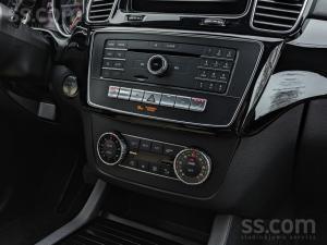 Melns Mercedes-Benz GLE 350 2017 Tukums, ar dzinēja tilpumu 3.00 L un nobraukumu 135 tūkst. km par 33990 €, foto 25 vietnē AUTOMOTO.COM.LV