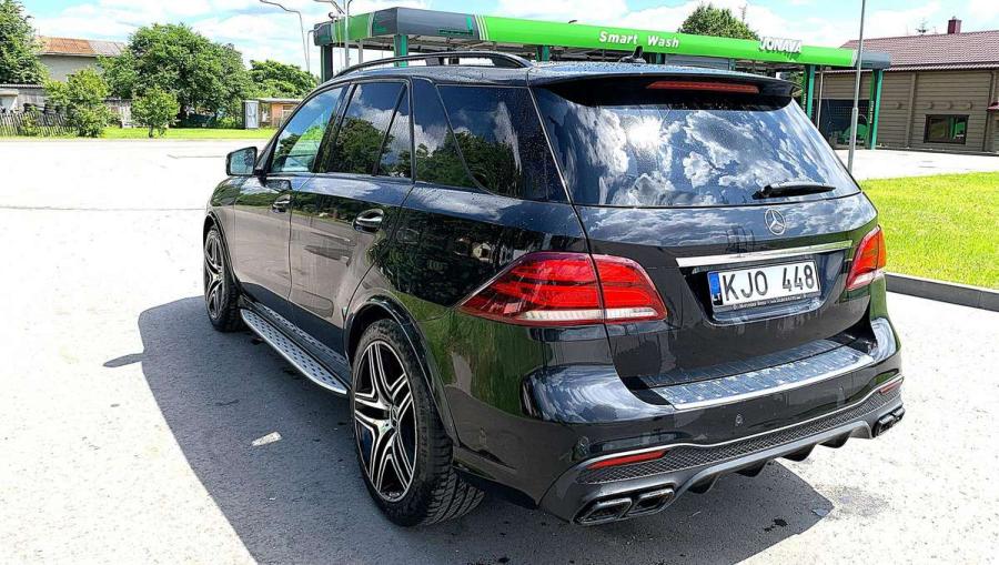 Black Mercedes-Benz GLE 350 2017 in Jonava, with an engine capacity of 3.00 L and mileage of 155 thousand km for 17300 €, photo 5 on AUTOMOTO.COM.LV