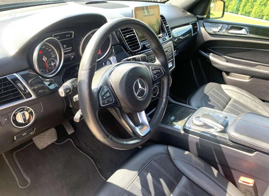 Black Mercedes-Benz GLE 350 2017 in Jonava, with an engine capacity of 3.00 L and mileage of 155 thousand km for 17300 €, photo 11 on AUTOMOTO.COM.LV