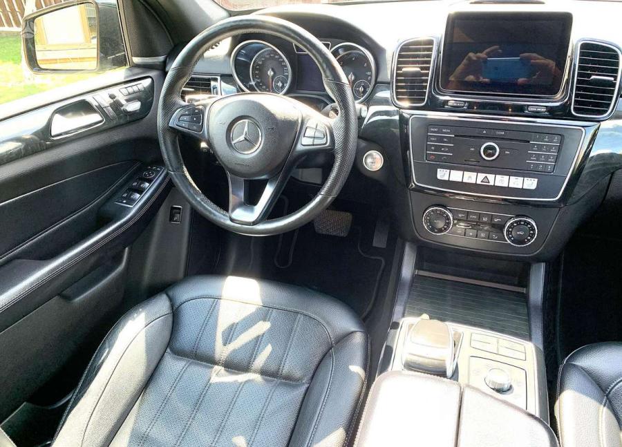 Black Mercedes-Benz GLE 350 2017 in Jonava, with an engine capacity of 3.00 L and mileage of 155 thousand km for 17300 €, photo 12 on AUTOMOTO.COM.LV