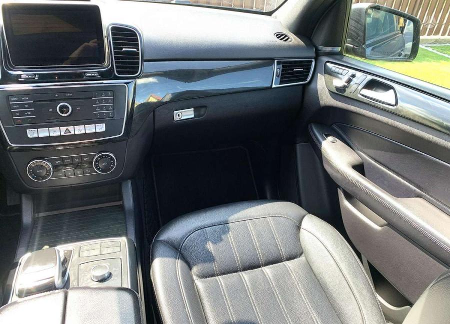 Black Mercedes-Benz GLE 350 2017 in Jonava, with an engine capacity of 3.00 L and mileage of 155 thousand km for 17300 €, photo 13 on AUTOMOTO.COM.LV