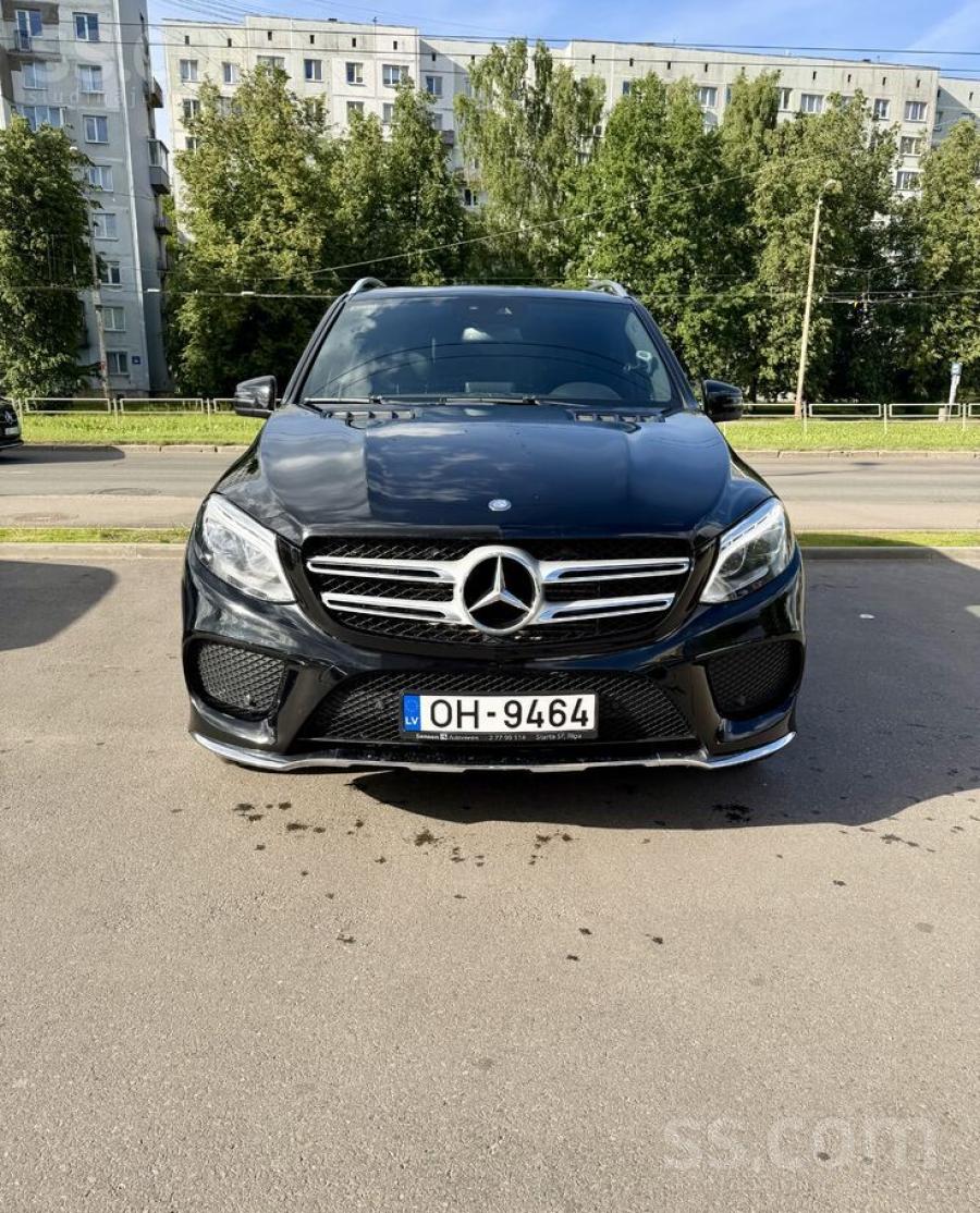 Black Mercedes-Benz GLE 350 2017 in Riga, with an engine capacity of 3.00 L and mileage of 332 thousand km for 17800 €, photo 1 on AUTOMOTO.COM.LV
