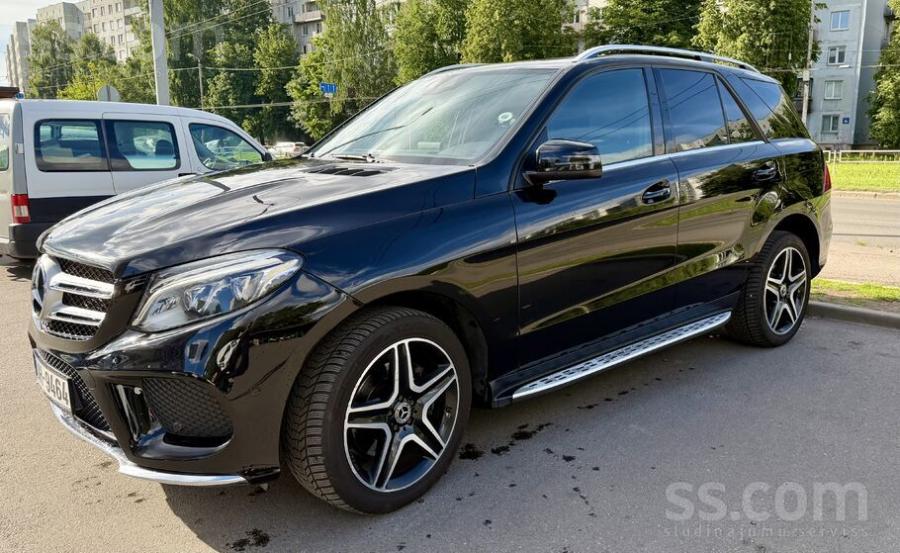 Black Mercedes-Benz GLE 350 2017 in Riga, with an engine capacity of 3.00 L and mileage of 332 thousand km for 17800 €, photo 5 on AUTOMOTO.COM.LV