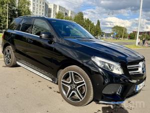 Black Mercedes-Benz GLE 350 2017 in Riga, with an engine capacity of 3.00 L and mileage of 332 thousand km for 17800 €, photo 6 on AUTOMOTO.COM.LV