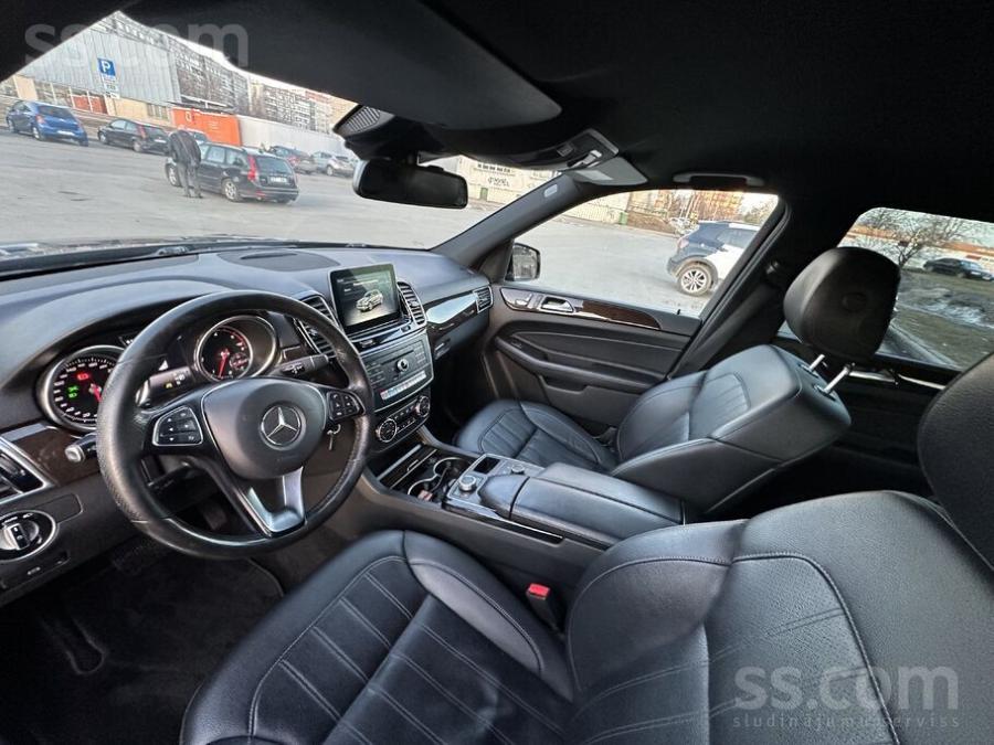 Black Mercedes-Benz GLE 350 2017 in Riga, with an engine capacity of 3.00 L and mileage of 332 thousand km for 17800 €, photo 8 on AUTOMOTO.COM.LV
