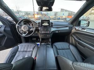 Black Mercedes-Benz GLE 350 2017 in Riga, with an engine capacity of 3.00 L and mileage of 332 thousand km for 17800 €, photo 9 on AUTOMOTO.COM.LV