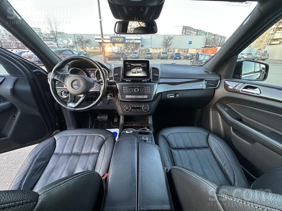 Black Mercedes-Benz GLE 350 2017 in Riga, with an engine capacity of 3.00 L and mileage of 332 thousand km for 17800 €, photo 9 on AUTOMOTO.COM.LV