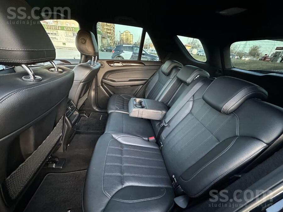 Black Mercedes-Benz GLE 350 2017 in Riga, with an engine capacity of 3.00 L and mileage of 332 thousand km for 17800 €, photo 10 on AUTOMOTO.COM.LV