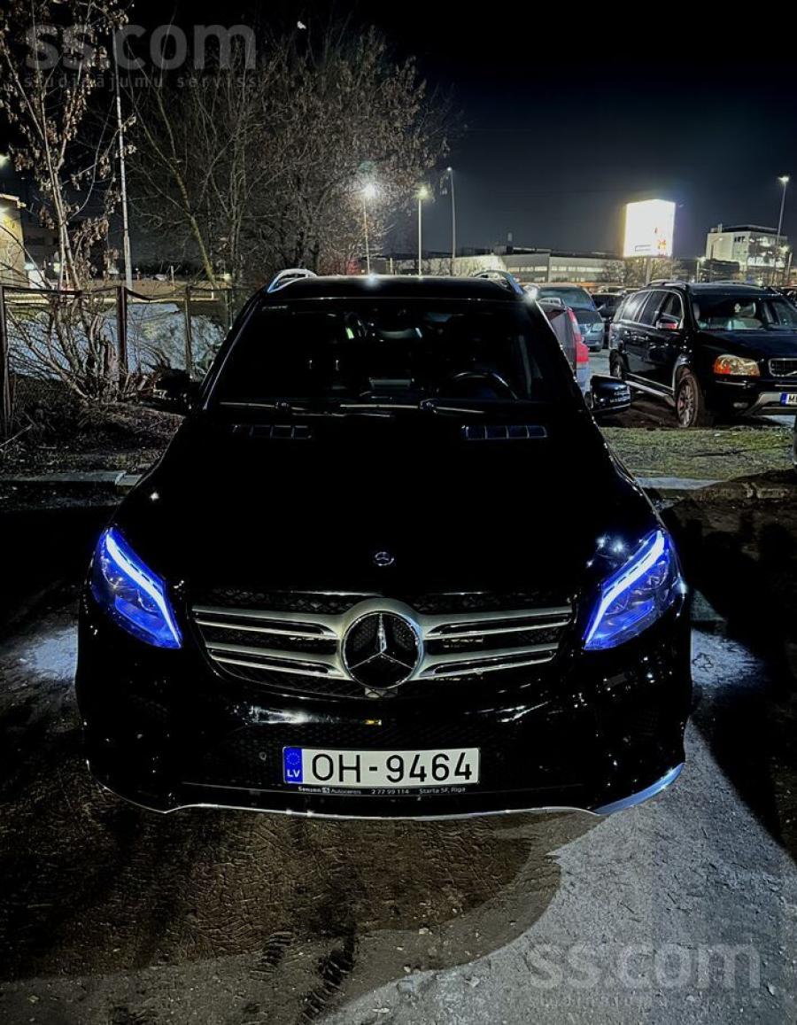 Black Mercedes-Benz GLE 350 2017 in Riga, with an engine capacity of 3.00 L and mileage of 332 thousand km for 17800 €, photo 12 on AUTOMOTO.COM.LV