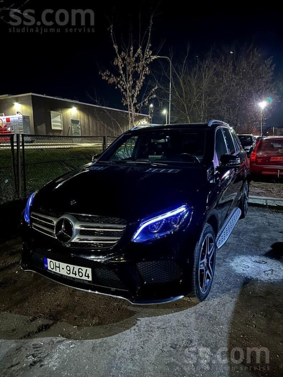 Black Mercedes-Benz GLE 350 2017 in Riga, with an engine capacity of 3.00 L and mileage of 332 thousand km for 17800 €, photo 14 on AUTOMOTO.COM.LV