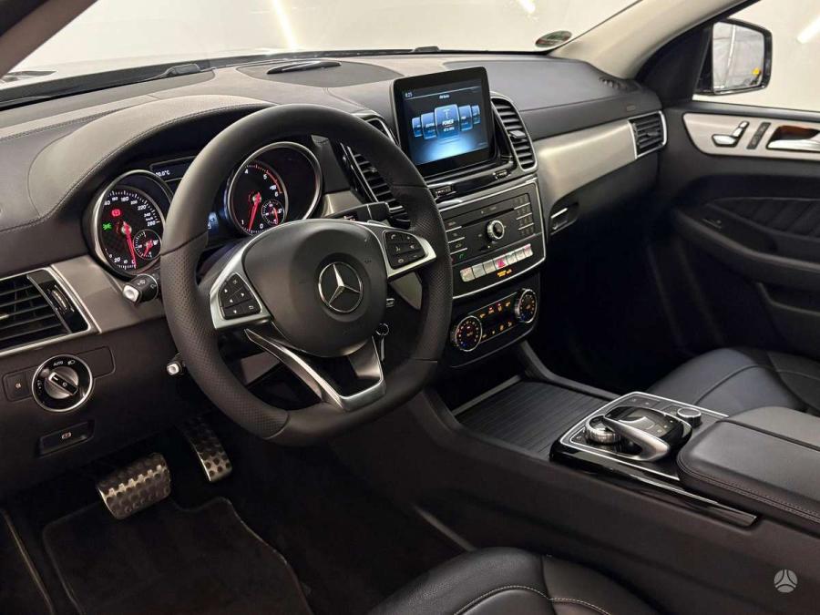 Melns Mercedes-Benz GLE 350 2017 Marijampole, ar dzinēja tilpumu 2.99 L un nobraukumu 265 tūkst. km par 27850 €, foto 3 vietnē AUTOMOTO.COM.LV