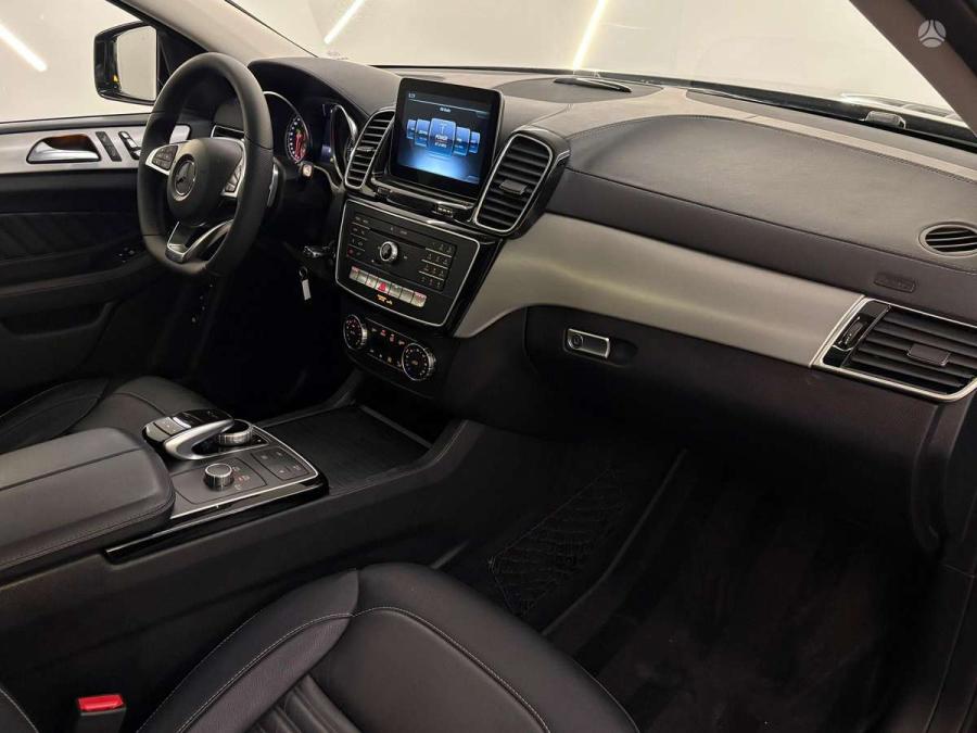 Melns Mercedes-Benz GLE 350 2017 Marijampole, ar dzinēja tilpumu 2.99 L un nobraukumu 265 tūkst. km par 27850 €, foto 16 vietnē AUTOMOTO.COM.LV