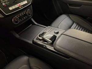 Melns Mercedes-Benz GLE 350 2017 Marijampole, ar dzinēja tilpumu 2.99 L un nobraukumu 265 tūkst. km par 27850 €, foto 32 vietnē AUTOMOTO.COM.LV