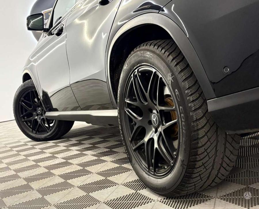 Melns Mercedes-Benz GLE 350 2017 Marijampole, ar dzinēja tilpumu 2.99 L un nobraukumu 265 tūkst. km par 27850 €, foto 34 vietnē AUTOMOTO.COM.LV