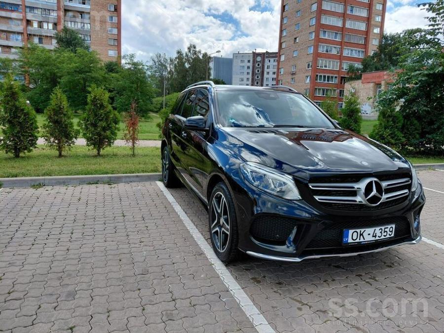 Черный Мерседес ГЛE 350 2017 в Рига, объемом двигателя 3.00 л и пробегом 195 тыс. км за 22500 €, фото 3 на AUTOMOTO.COM.LV