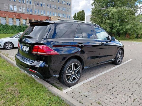 Black Mercedes-Benz GLE 350 2017 in Riga, with an engine capacity of 3.00 L and mileage of 195 thousand km for 22500 €, photo 3 on AUTOMOTO.COM.LV