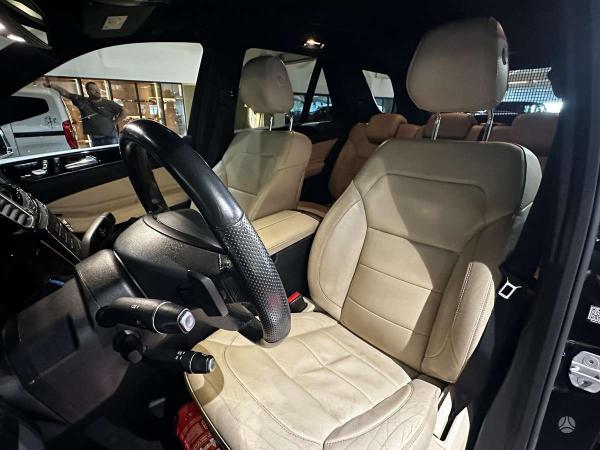 Black Mercedes-Benz GLE 350 2017 in Vilnius, with an engine capacity of 2.99 L and mileage of 130 thousand km for 27000 €, photo 9 on AUTOMOTO.COM.LV