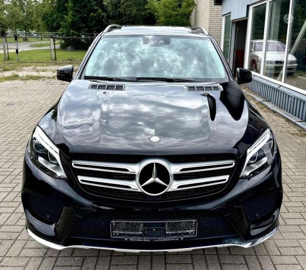 Melns Mercedes-Benz GLE 350 2017 Šauļi, ar dzinēja tilpumu 2.99 L un nobraukumu 179 tūkst. km par 24000 €, foto 3 vietnē AUTOMOTO.COM.LV
