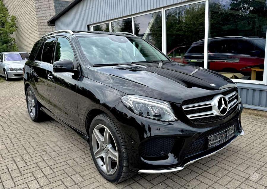 Melns Mercedes-Benz GLE 350 2017 Šauļi, ar dzinēja tilpumu 2.99 L un nobraukumu 179 tūkst. km par 24000 €, foto 8 vietnē AUTOMOTO.COM.LV