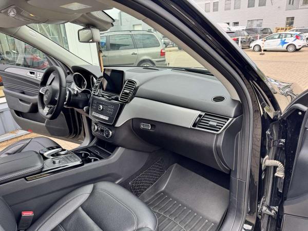 Melns Mercedes-Benz GLE 350 2017 Šauļi, ar dzinēja tilpumu 2.99 L un nobraukumu 179 tūkst. km par 24000 €, foto 10 vietnē AUTOMOTO.COM.LV