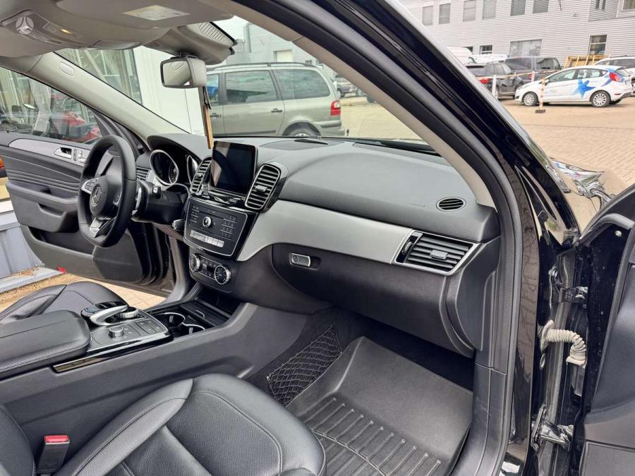 Melns Mercedes-Benz GLE 350 2017 Šauļi, ar dzinēja tilpumu 2.99 L un nobraukumu 179 tūkst. km par 24000 €, foto 11 vietnē AUTOMOTO.COM.LV
