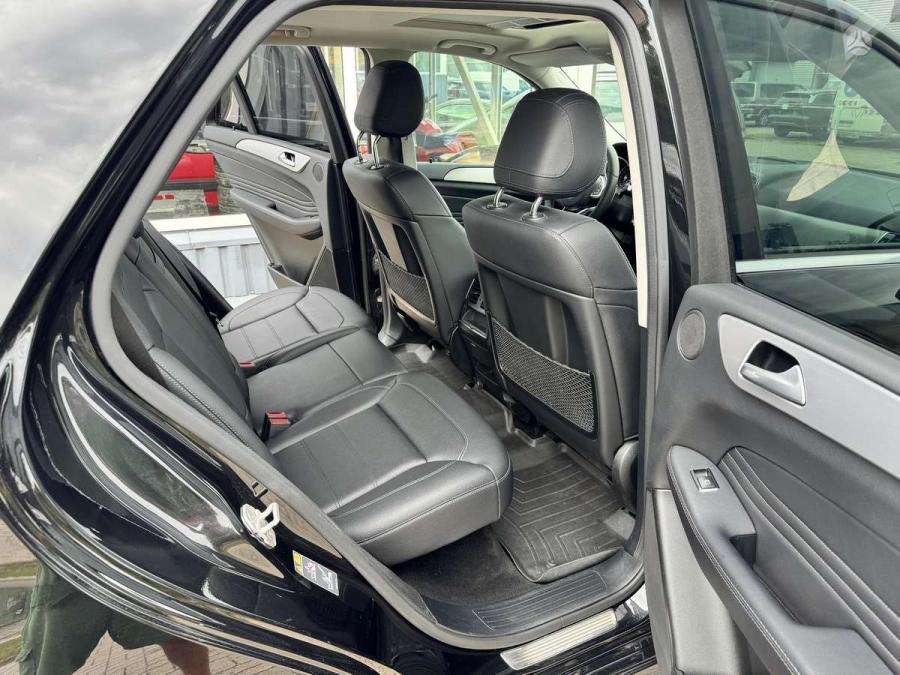 Melns Mercedes-Benz GLE 350 2017 Šauļi, ar dzinēja tilpumu 2.99 L un nobraukumu 179 tūkst. km par 24000 €, foto 12 vietnē AUTOMOTO.COM.LV