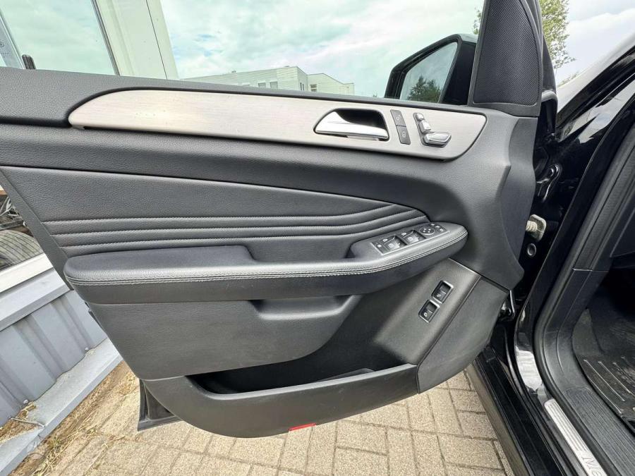 Melns Mercedes-Benz GLE 350 2017 Šauļi, ar dzinēja tilpumu 2.99 L un nobraukumu 179 tūkst. km par 24000 €, foto 16 vietnē AUTOMOTO.COM.LV