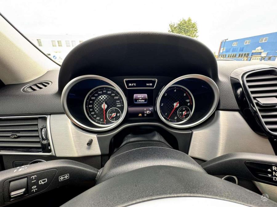 Melns Mercedes-Benz GLE 350 2017 Šauļi, ar dzinēja tilpumu 2.99 L un nobraukumu 179 tūkst. km par 24000 €, foto 17 vietnē AUTOMOTO.COM.LV