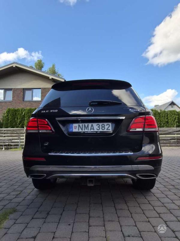 Black Mercedes-Benz GLE 350 2017 in Kaunas, with an engine capacity of 3.50 L and mileage of 289 thousand km for 20000 €, photo 2 on AUTOMOTO.COM.LV