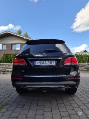 Melns Mercedes-Benz GLE 350 2017 Kauņa, ar dzinēja tilpumu 3.50 L un nobraukumu 289 tūkst. km par 20000 €, foto 3 vietnē AUTOMOTO.COM.LV