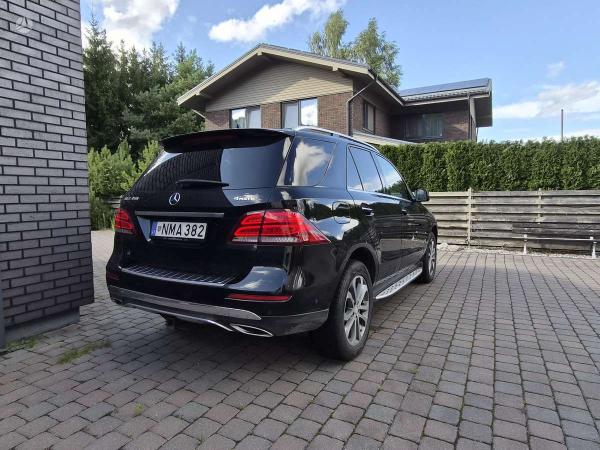 Black Mercedes-Benz GLE 350 2017 in Kaunas, with an engine capacity of 3.50 L and mileage of 289 thousand km for 20000 €, photo 3 on AUTOMOTO.COM.LV