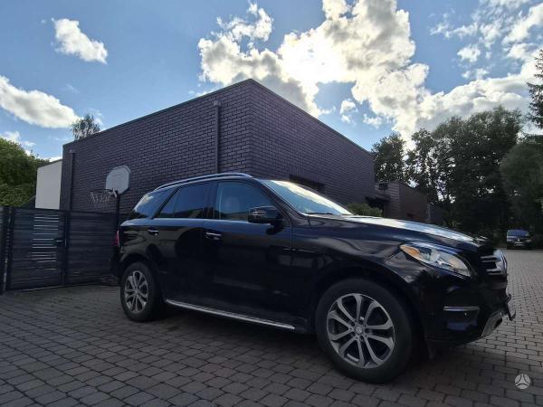 Black Mercedes-Benz GLE 350 2017 in Kaunas, with an engine capacity of 3.50 L and mileage of 289 thousand km for 20000 €, photo 4 on AUTOMOTO.COM.LV