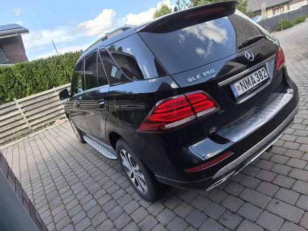 Black Mercedes-Benz GLE 350 2017 in Kaunas, with an engine capacity of 3.50 L and mileage of 289 thousand km for 20000 €, photo 5 on AUTOMOTO.COM.LV