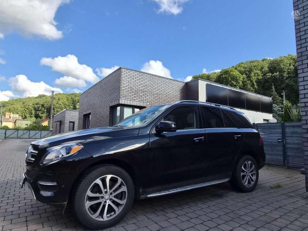 Black Mercedes-Benz GLE 350 2017 in Kaunas, with an engine capacity of 3.50 L and mileage of 289 thousand km for 20000 €, photo 6 on AUTOMOTO.COM.LV