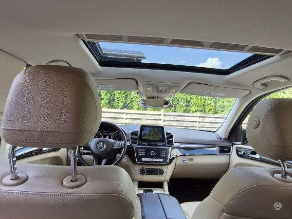 Black Mercedes-Benz GLE 350 2017 in Kaunas, with an engine capacity of 3.50 L and mileage of 289 thousand km for 20000 €, photo 7 on AUTOMOTO.COM.LV