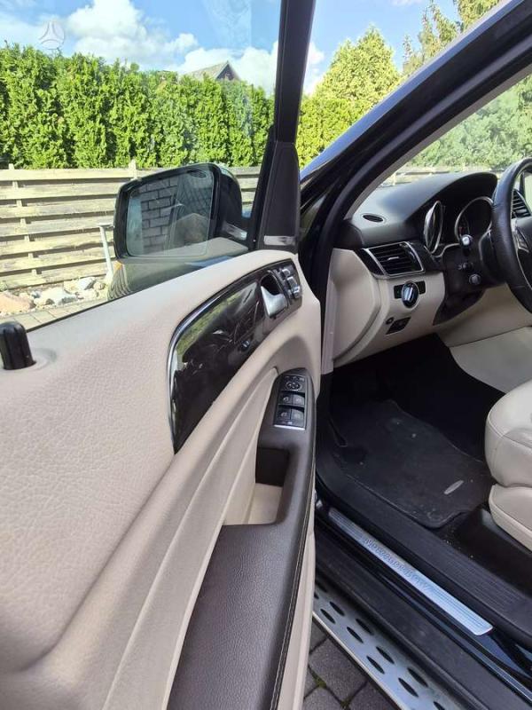 Black Mercedes-Benz GLE 350 2017 in Kaunas, with an engine capacity of 3.50 L and mileage of 289 thousand km for 20000 €, photo 8 on AUTOMOTO.COM.LV
