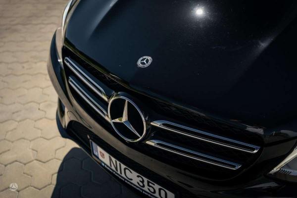 Black Mercedes-Benz GLE 350 2017 in Vilnius, with an engine capacity of 3.50 L and mileage of 285 thousand km for 17500 €, photo 4 on AUTOMOTO.COM.LV