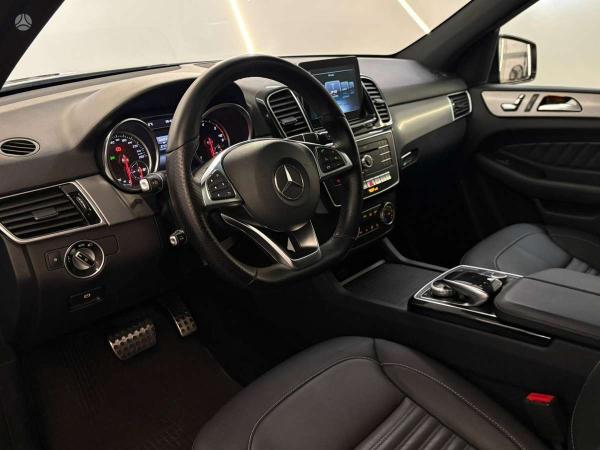 Melns Mercedes-Benz GLE 350 2017 Marijampole, ar dzinēja tilpumu 2.99 L un nobraukumu 271 tūkst. km par 19999 €, foto 3 vietnē AUTOMOTO.COM.LV