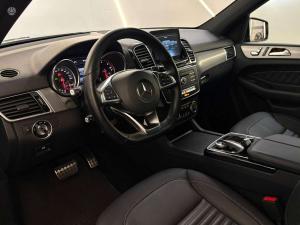 Black Mercedes-Benz GLE 350 2017 in Marijampole, with an engine capacity of 2.99 L and mileage of 271 thousand km for 19999 €, photo 3 on AUTOMOTO.COM.LV