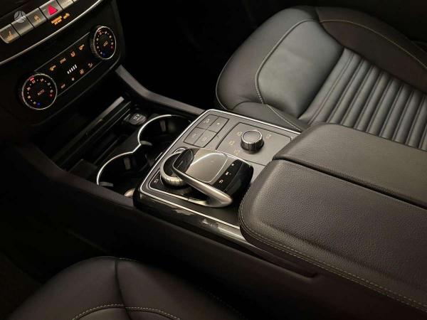 Melns Mercedes-Benz GLE 350 2017 Marijampole, ar dzinēja tilpumu 2.99 L un nobraukumu 271 tūkst. km par 19999 €, foto 4 vietnē AUTOMOTO.COM.LV