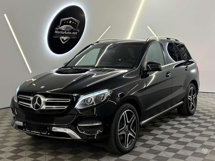 Black Mercedes-Benz GLE 350 2017 in Marijampole, with an engine capacity of 2.99 L and mileage of 271 thousand km for 19999 €, photo 6 on AUTOMOTO.COM.LV