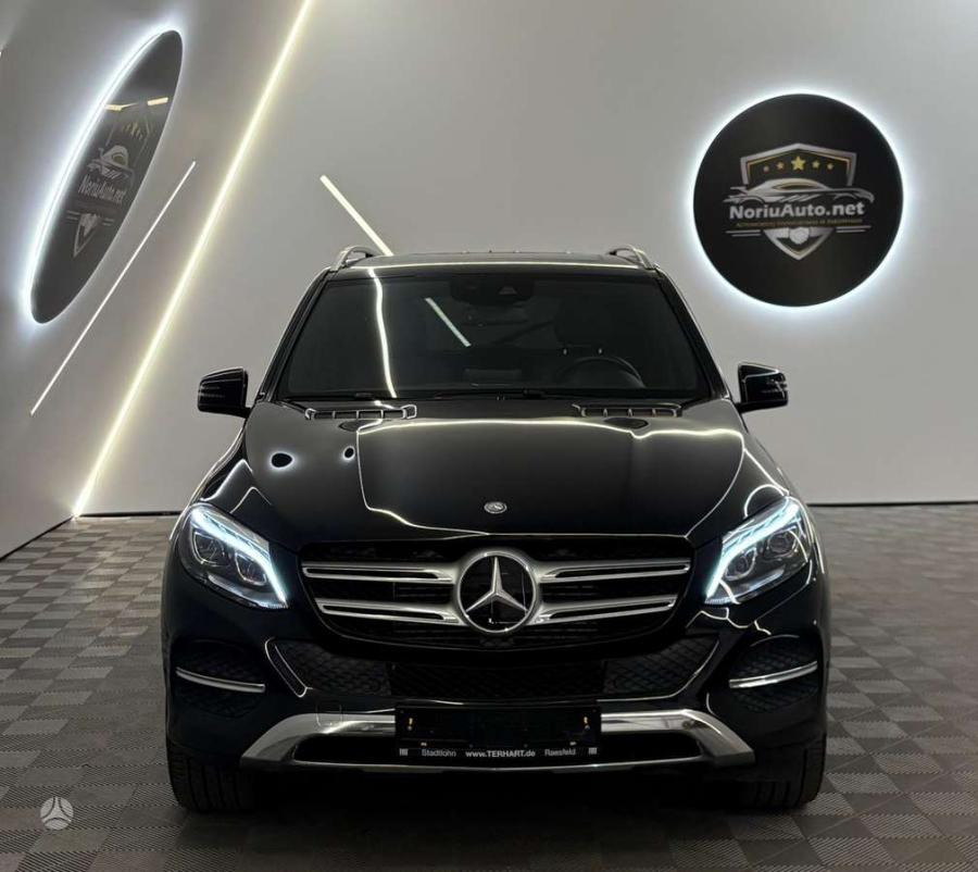 Black Mercedes-Benz GLE 350 2017 in Marijampole, with an engine capacity of 2.99 L and mileage of 271 thousand km for 19999 €, photo 7 on AUTOMOTO.COM.LV